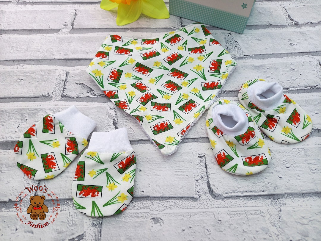 Welsh Baby Set, Unisex Welsh Clothes, Welsh Bib, Welsh Booties, St ...