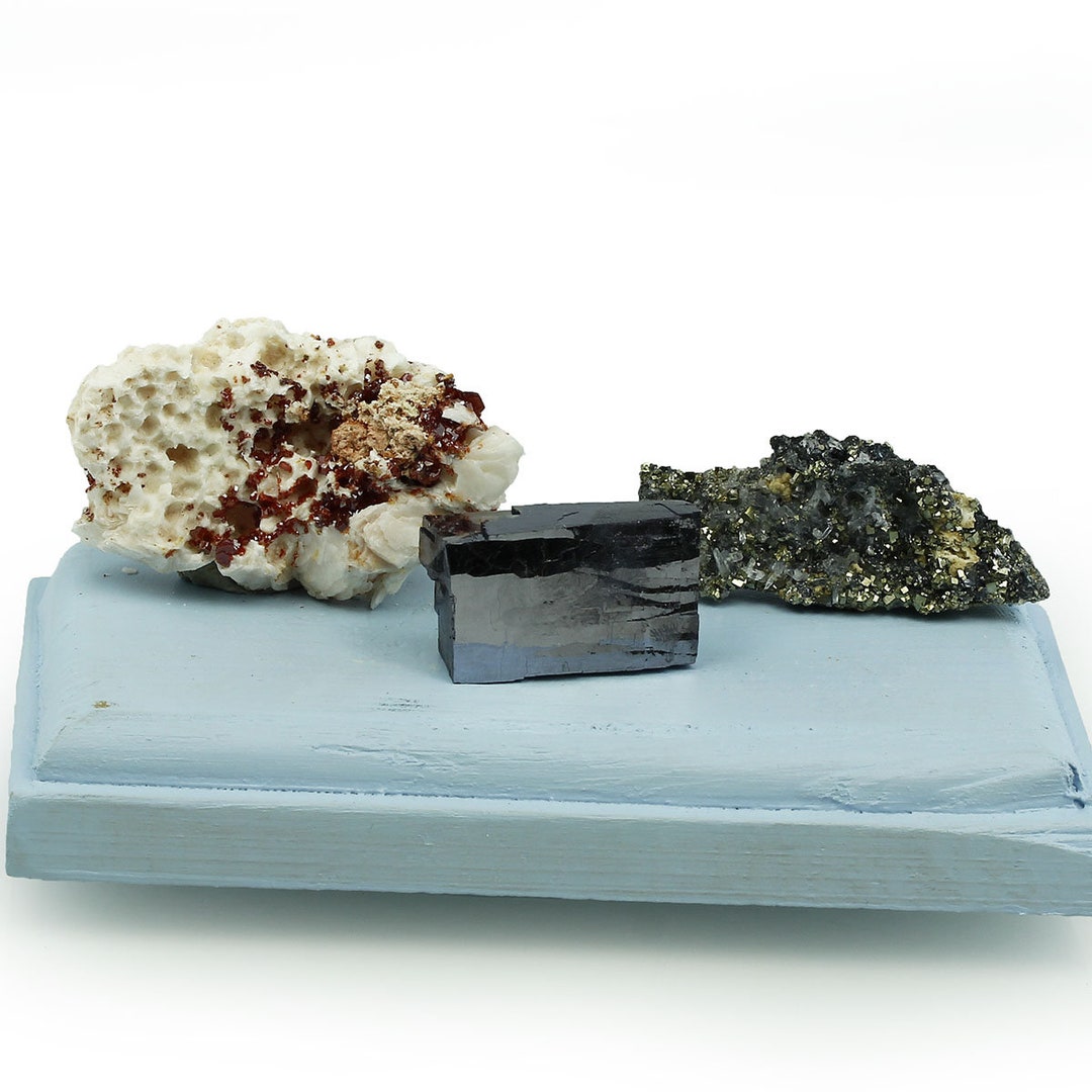 MYSTERY BOX! Set of Vanadinite, Gallena and Pyrite on Quartz With ...