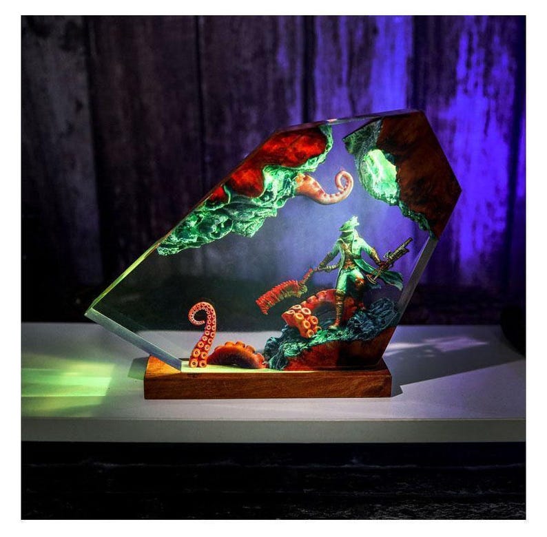 Bloo.dbo.rne Hunter Lamp, Bloo.dbo.rne Figure, Hunter Figure, Bloo.dbo ...