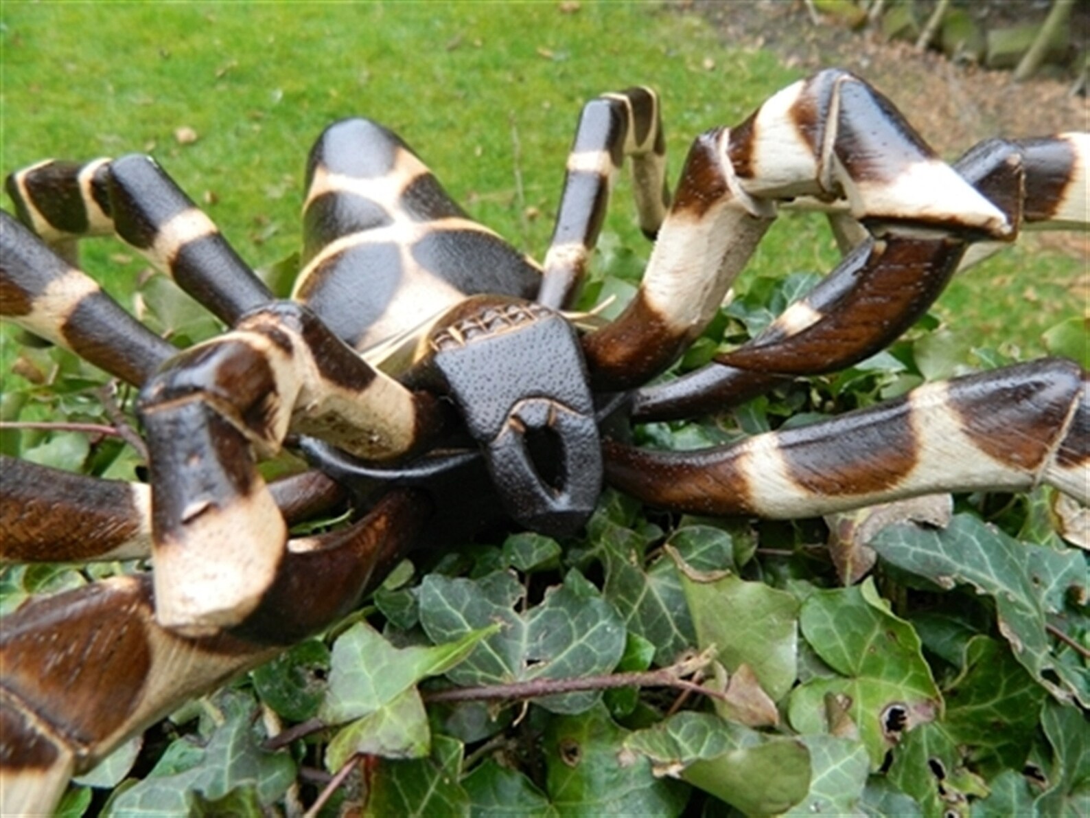 Hand Carved Wooden Spiders - 40cm, 60cm, Pair - Etsy UK