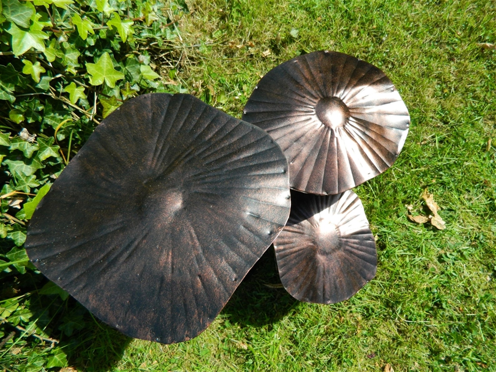 Set of 3 Metal Mushroom Garden Ornament Bronze | Etsy