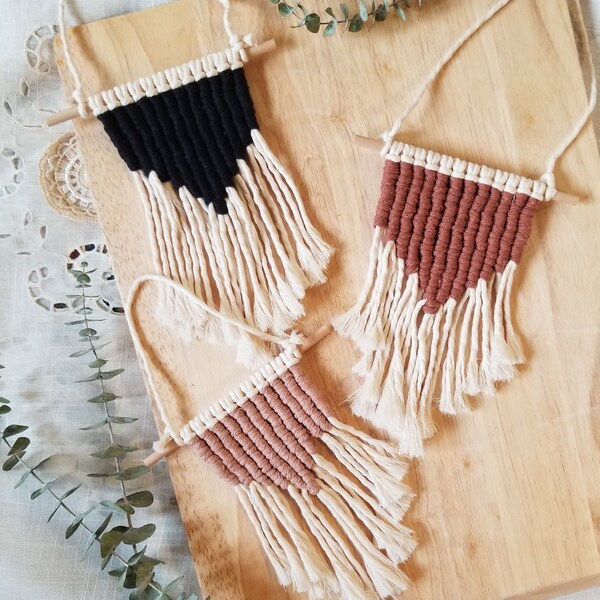 Small Macrame Wall Hanging - Etsy