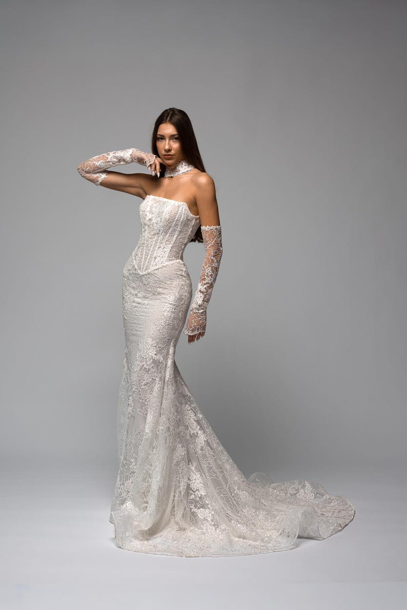 Lace Basque Waist Corset Wedding Dress Aria | Fitted Modern Bridal Gown ...