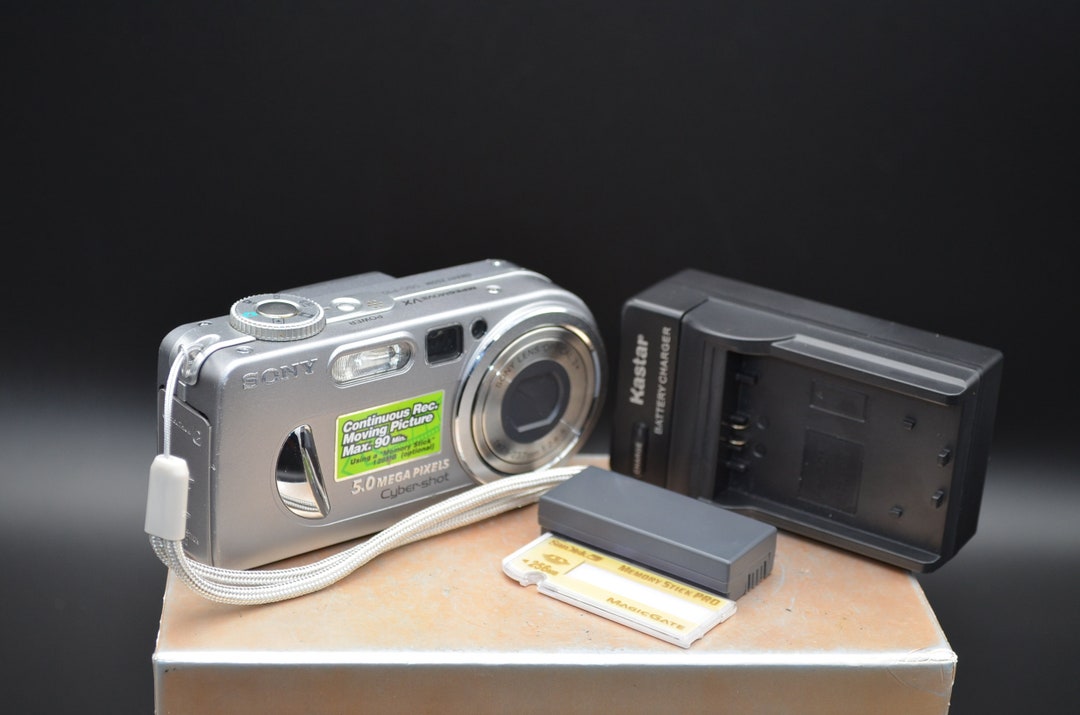 Vintage Sony Cyber-shot DSC-P10 5MP Compact Digital Camera. - Etsy