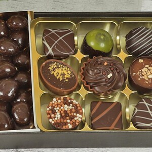 Luxury Dark Chocolate Taster Box, 18 Luxury Dark Chocolates in a ...