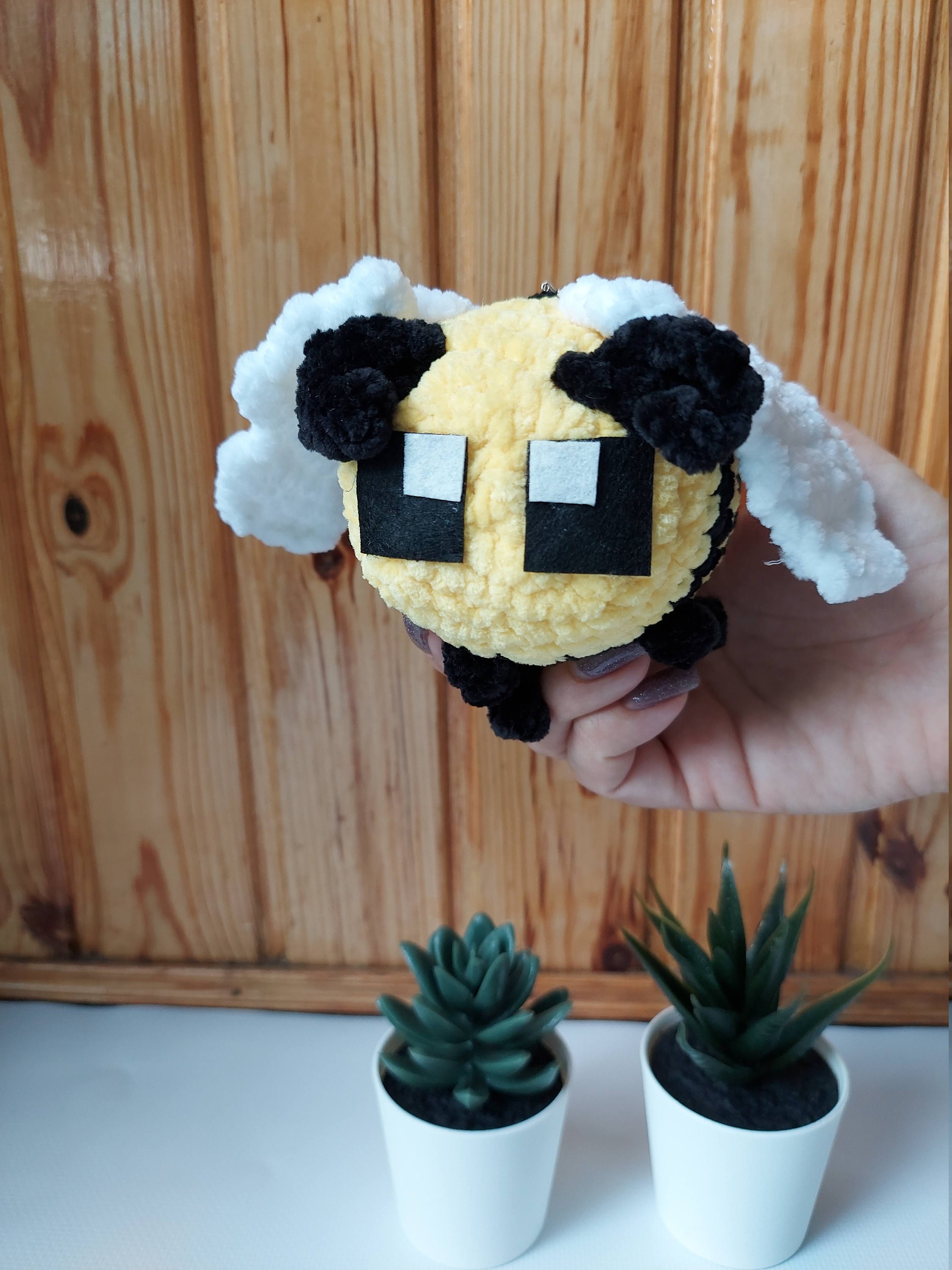 Crochet Minecraft Bee Minecraft Toy Bee Amigurumi Keychain Bee - Etsy