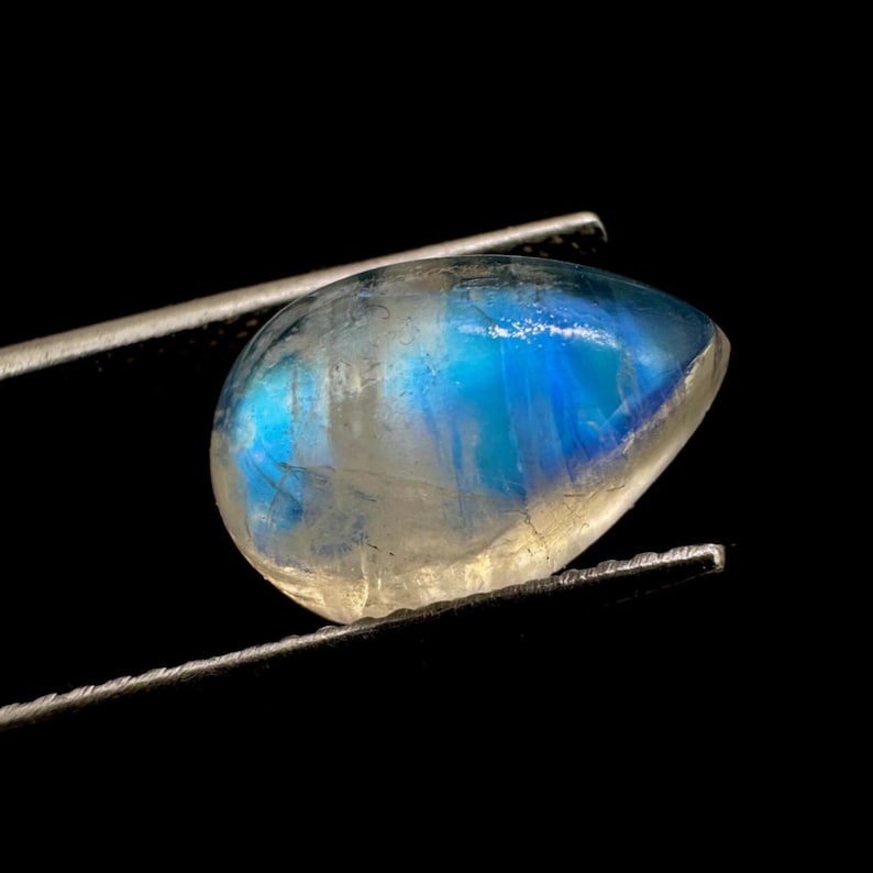 3.65 Carat Oval Blue Flash Moonstone Cabochon:12x8x5.4 Mm Natural ...