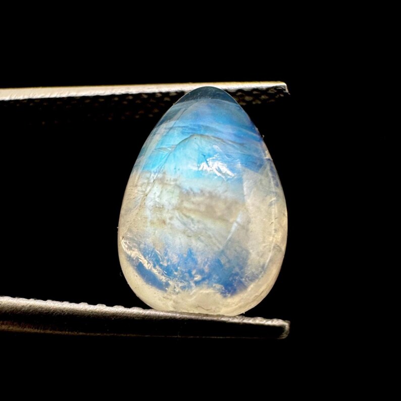 3.65 Carat Oval Blue Flash Moonstone Cabochon:12x8x5.4 Mm Natural ...