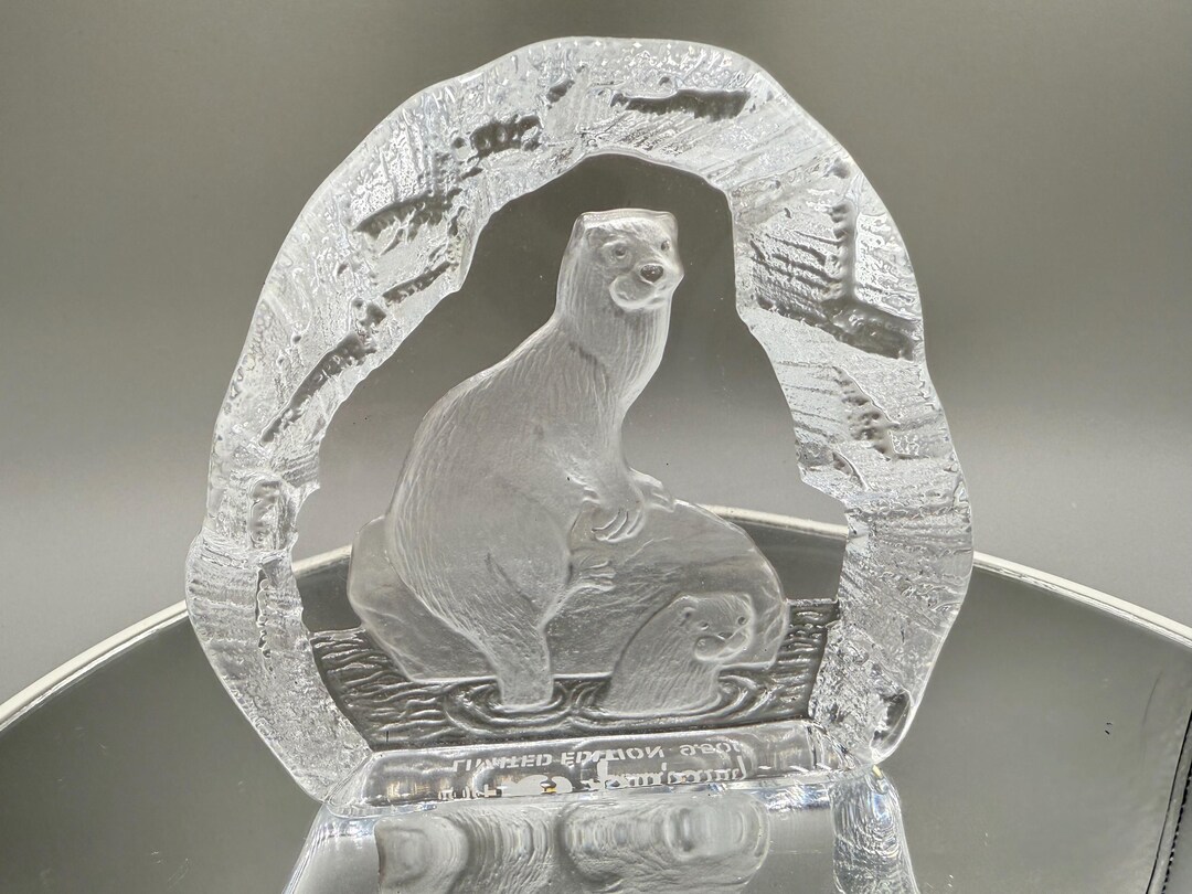 Swedish Crystal Glass WWF Paperweight Otter Made in Sweden Paul Isling ...