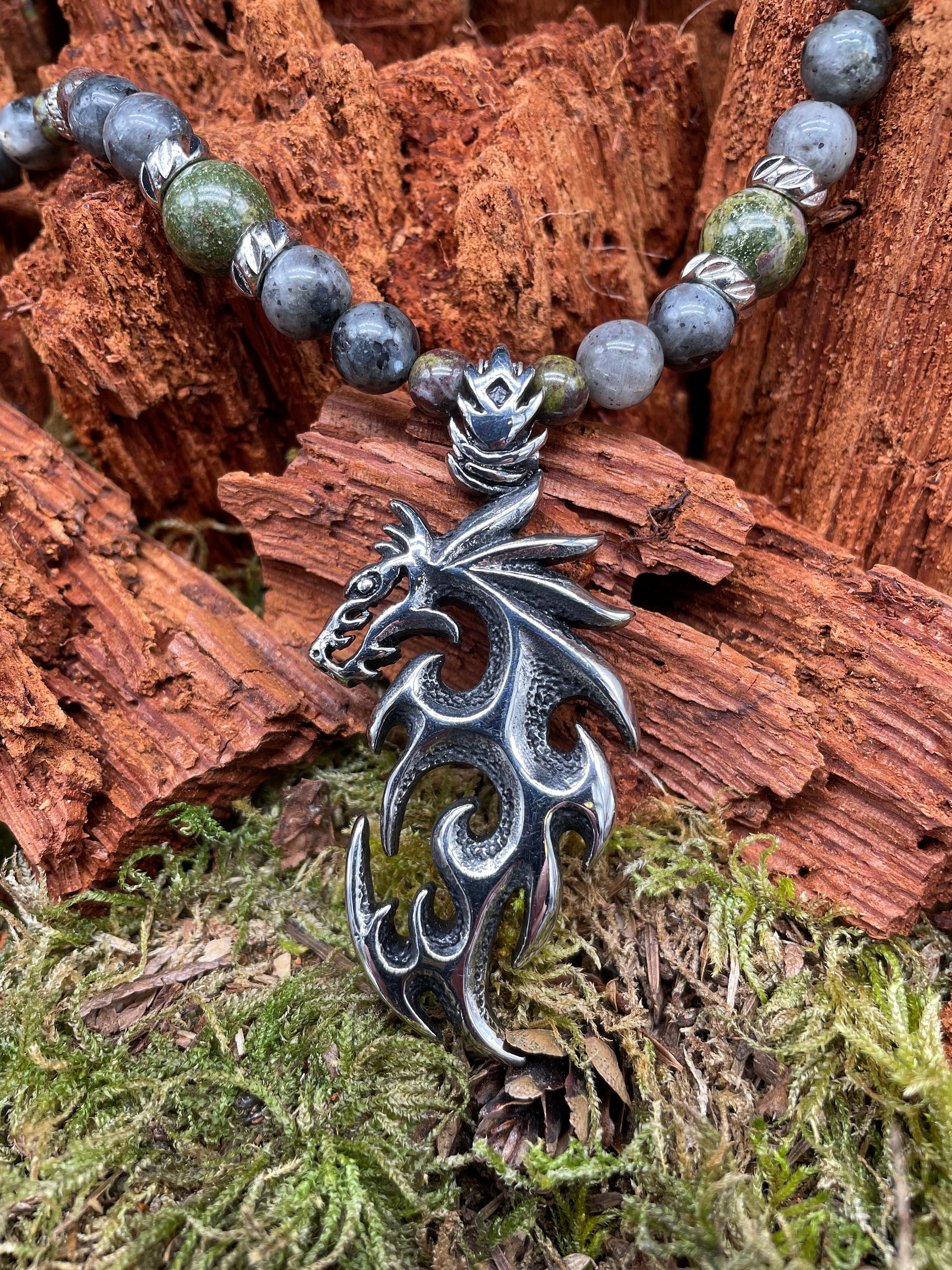 Drachen Blut Jaspis Halskette, Larvikit Halskette, 316L Edelstahl Tribal Drachen Anhänger ...