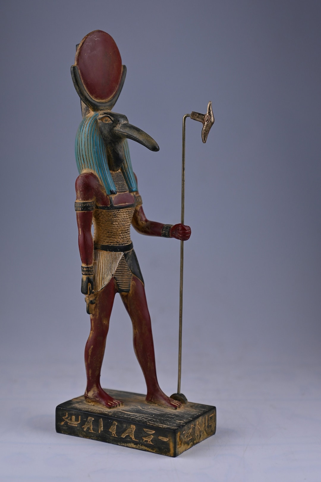 Estatua egipcia de Thoth, antiguo dios egipcio de la sabiduría y el ...