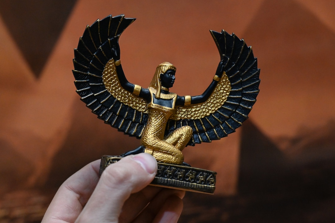 Estátua egípcia das asas voadoras da Deusa Ísis 2 estilos feita no ...