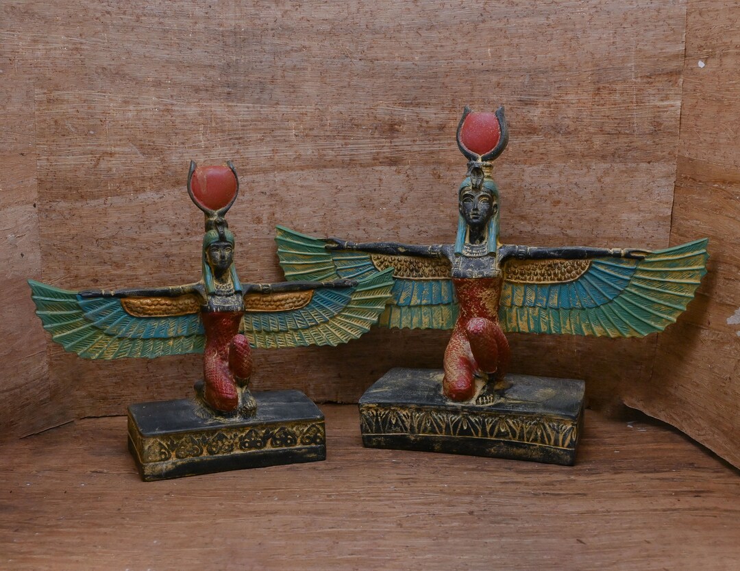Estatua egipcia de la diosa Isis con las alas abiertas - Etsy España