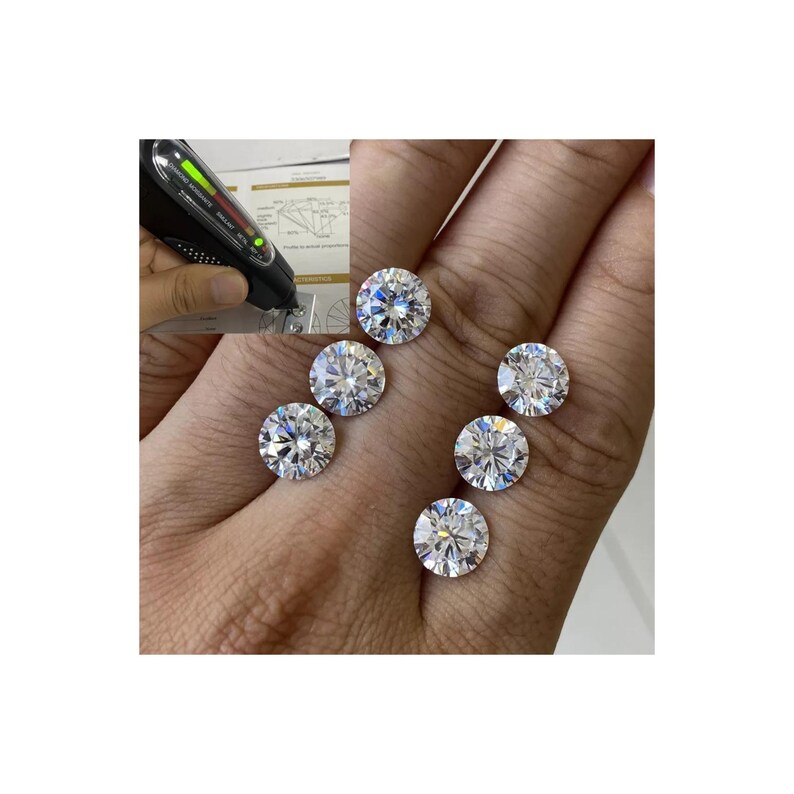 Moissanite Martini Real Moissanite GRA Certified D-VVS1 Round 14K ...