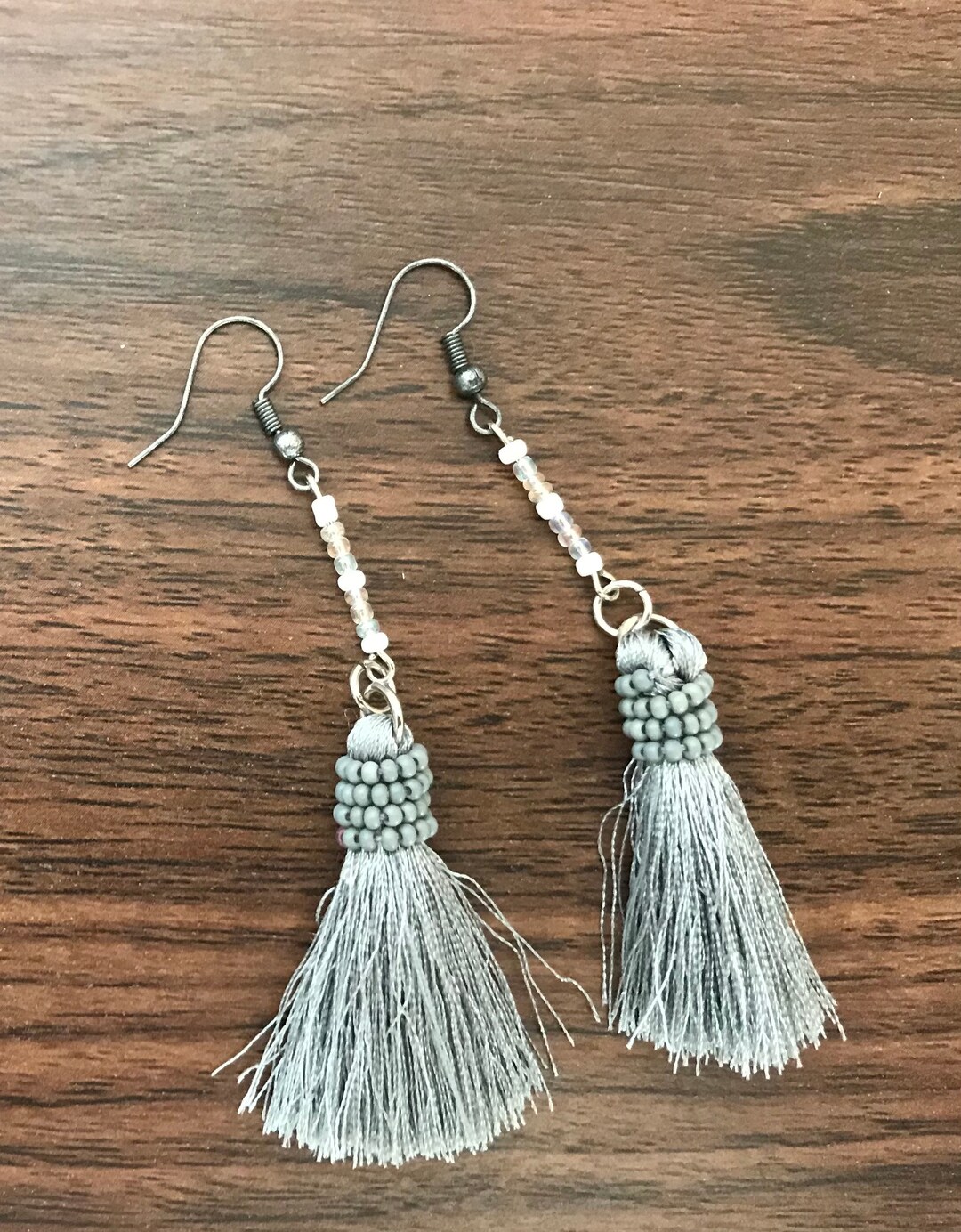 BOHO Style Graue Quaste und Perlen baumelnde Ohrringe - Etsy.de