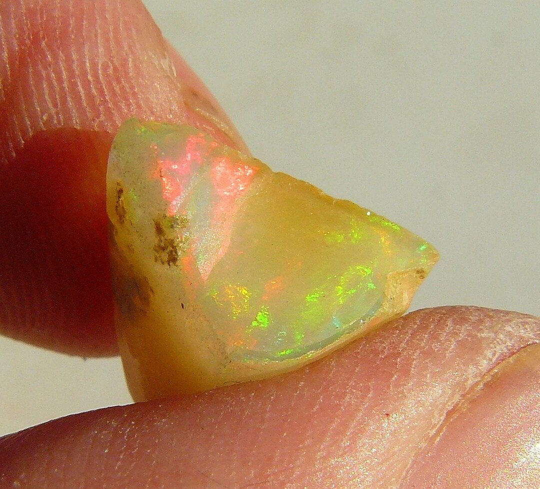 Opal - Natural Specimen - Welo, Ethiopia - 15x12x8mm / 5.5 Carats (1.1g ...