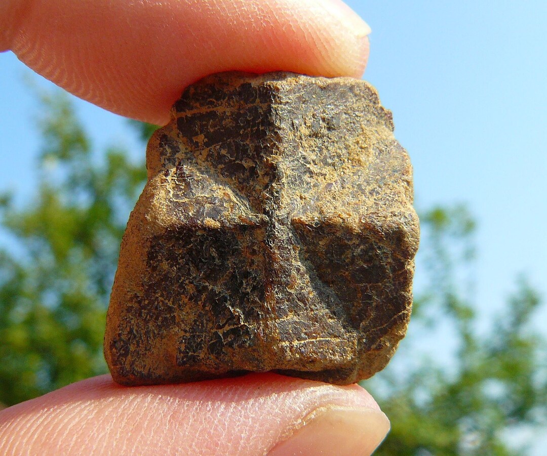 Staurolite Fairy Cross - Flat Cross Type - St Nolff, Brittany, France ...