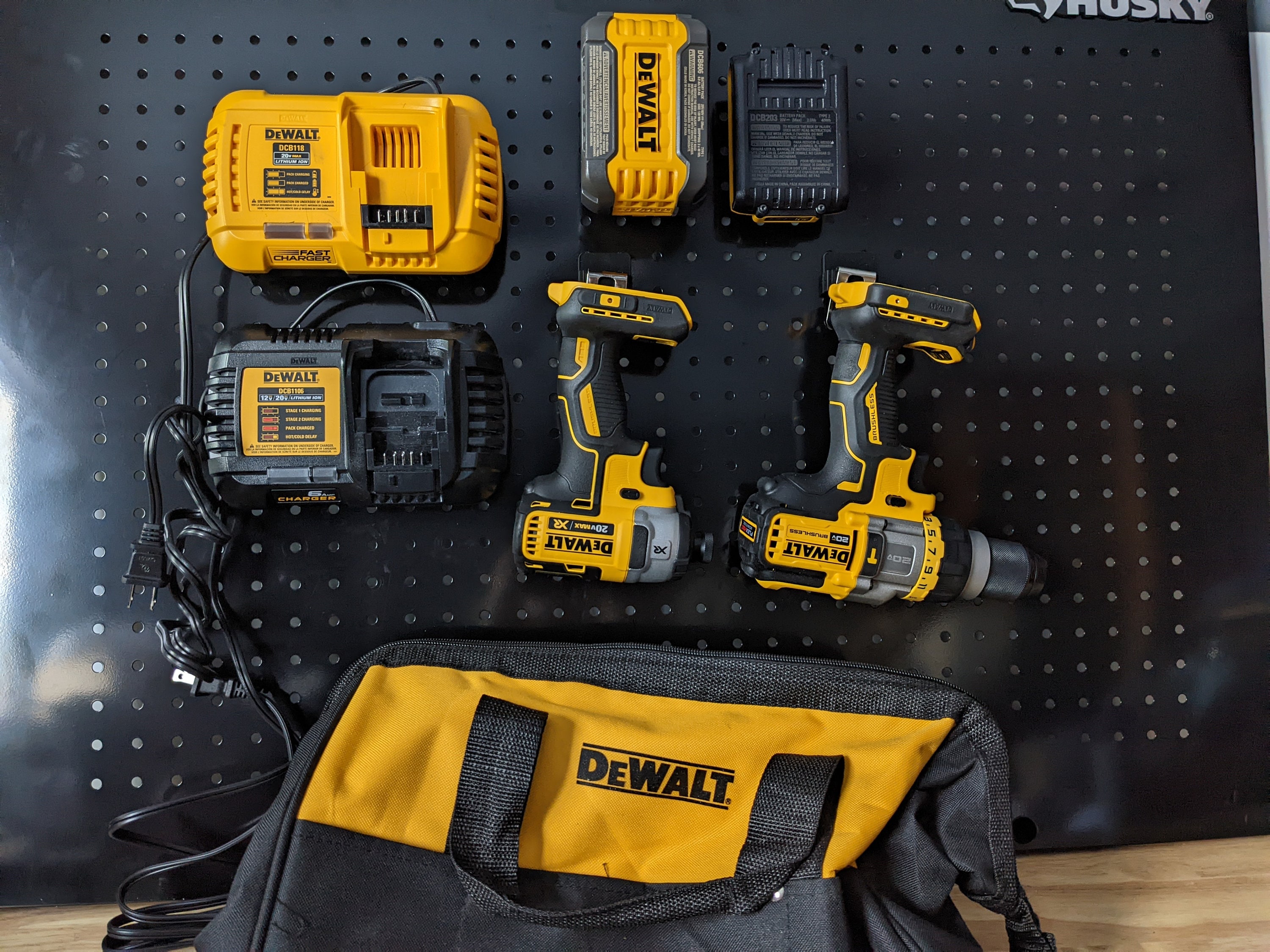 Dewalt Flexvolt DCB118 Pegboard Mount for Lithium Ion Battery Charger ...