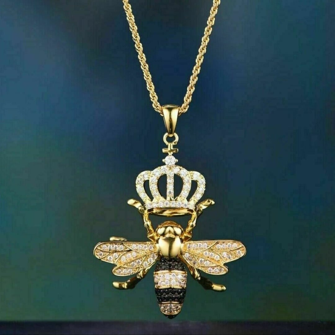 Queen Bee Pendant Necklace, Black & White Round Cut Moissanite Diamond ...