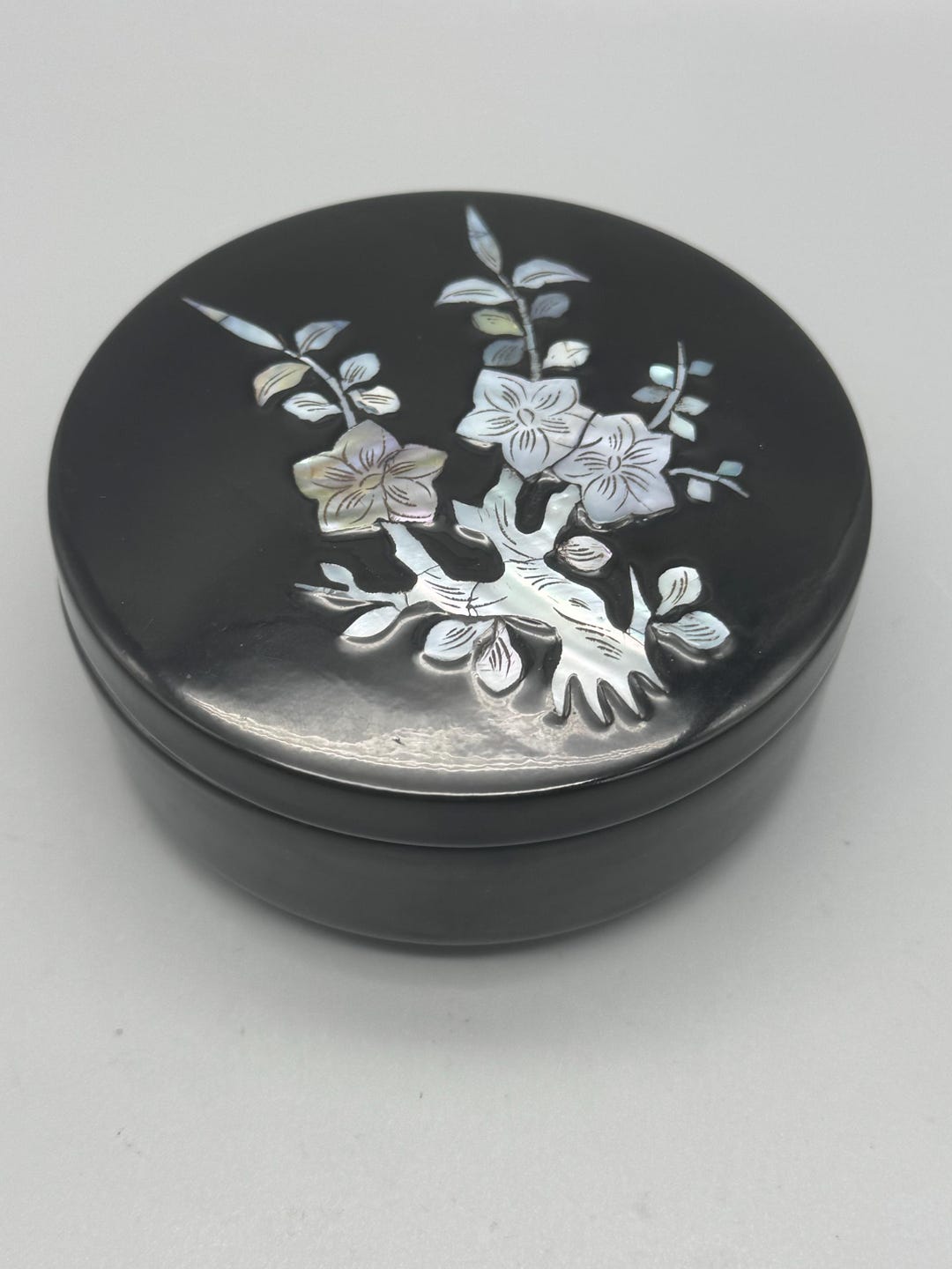 Vintage Japanese Black Lacquer Mother of Pearl Inlaid Bird Round ...