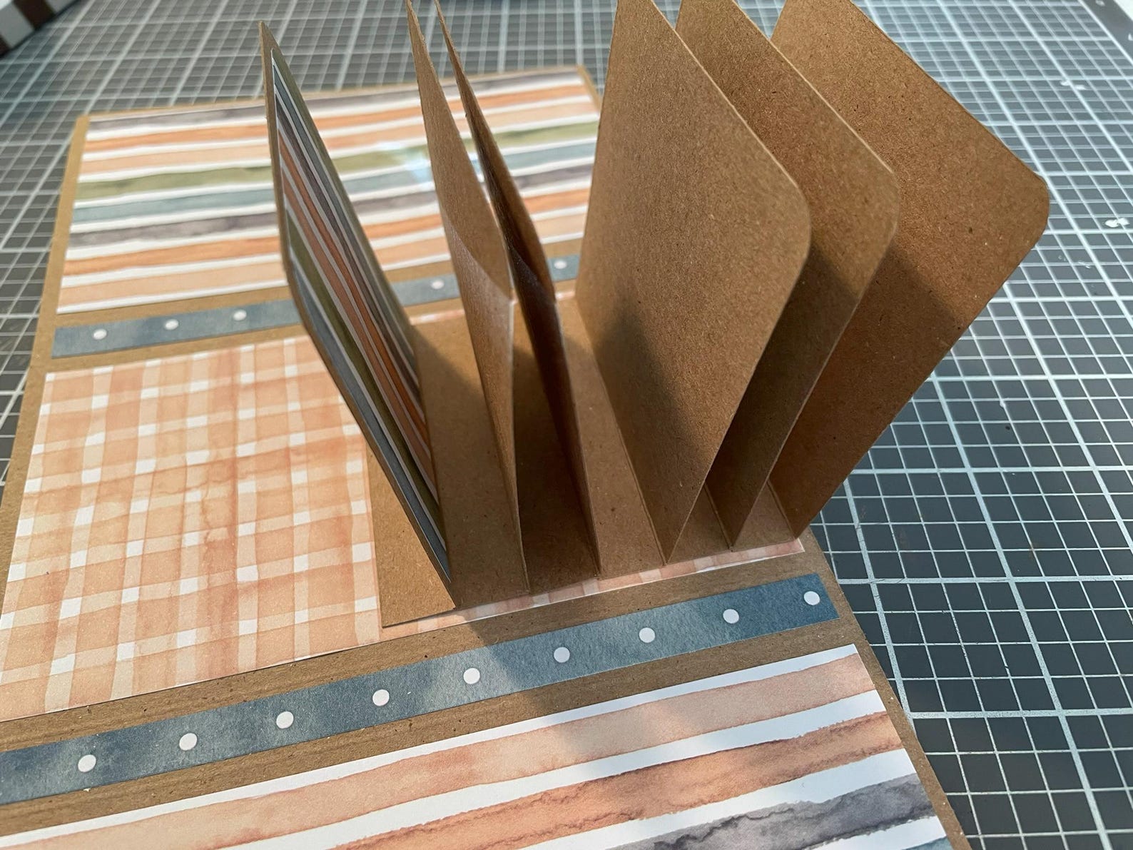 Tutorial - Tri-fold Mini Album, Mini Folio, Photo Album With Waterfall Pages, Junk Journal, DIY ...