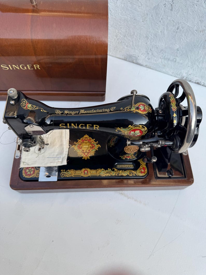 Singer Sewing Machine Singer 128 Home Decoration Hobby Clothes Antique ...