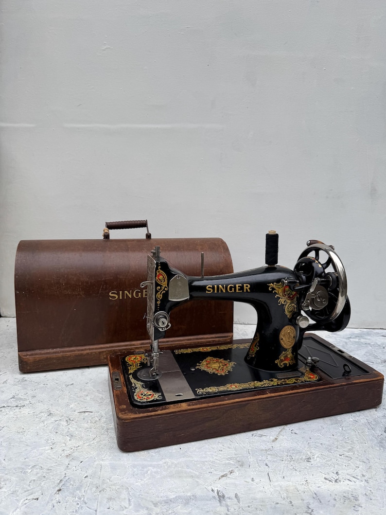 Singer Sewing Machine Home Decor Decoration Sewing Machine Antique ...