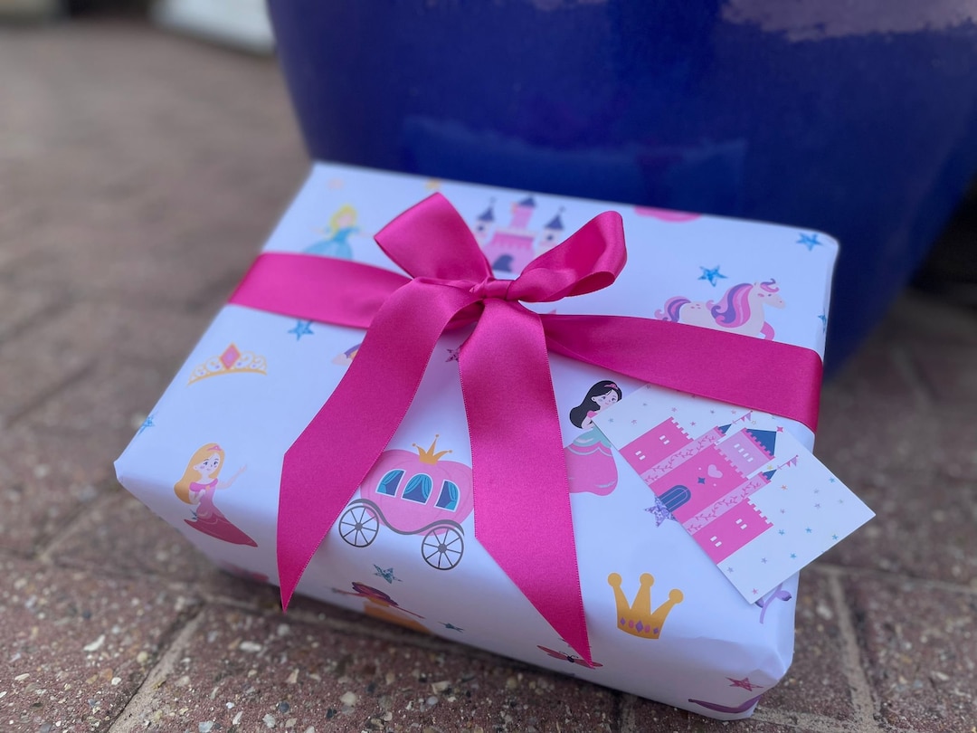 Princess Wrapping Paper / Gift Wrap With FREE Gift Tag - Etsy