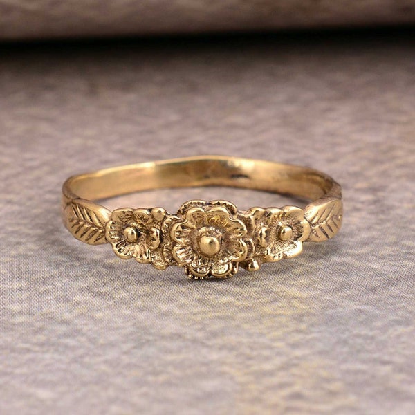 Gold Flower Ring - Etsy