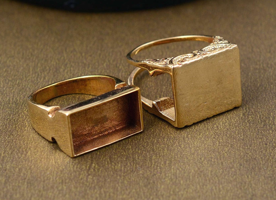 Secret Compartment Gold Signet Ring: Personalized Pill Box Ring - Etsy