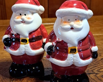 S/2 Ceramic Traditional Christmas Salt and Pepper Set - Etsy