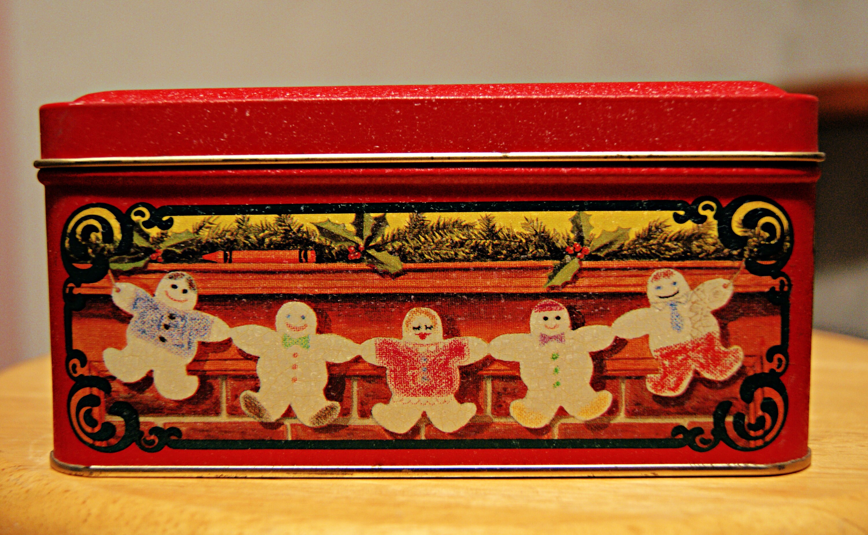 1992 Crayola Christmas Tin With Ornament, Crayons Colorful Holiday ...