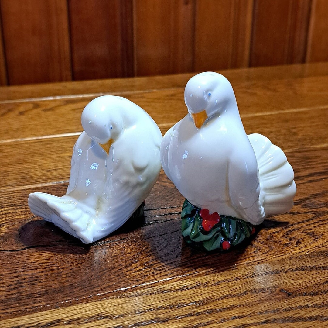 1993 Avon Christmas Doves Salt and Pepper Shakers - Etsy