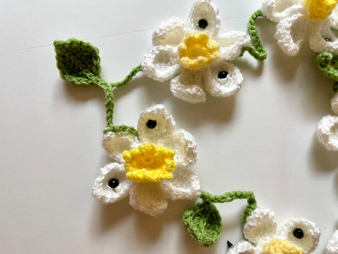 Handmade Crocheted Smiley Daffodil Wall Hanging - Etsy