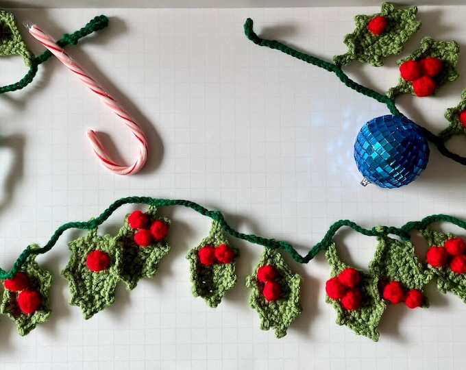 Crocheted Holly Holiday Garland - Etsy