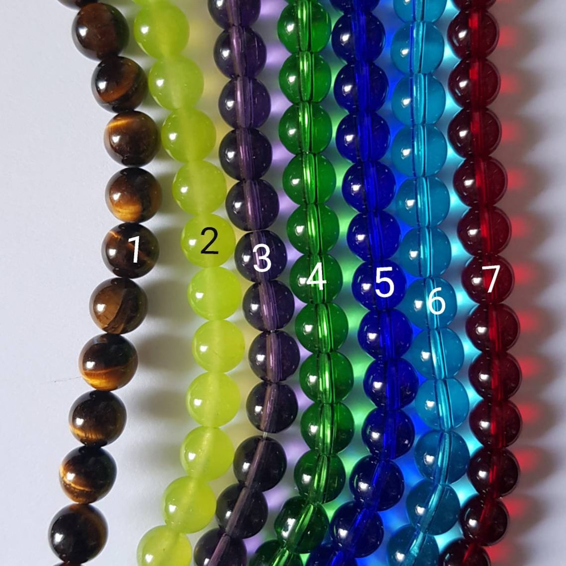 Handgemachter Gelöteter Metallring Mit Rotem Glasstein in Krappenform ...