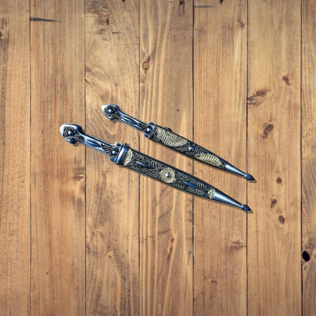 Personalized Handmade Daggers for Wedding, Engraved, With Ornamental ...