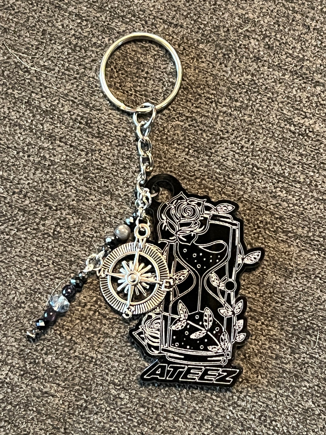 ATEEZ Hourglass and Compass Rose Beaded Keychain- Black or Iridescent ...