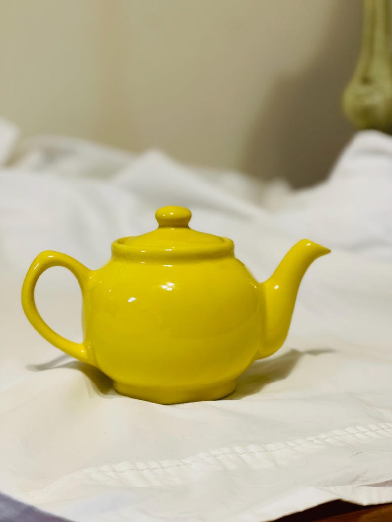 Yellow Tea Pot Teapot Holds 2 Cups Vintage Made by Price & Kensington ...