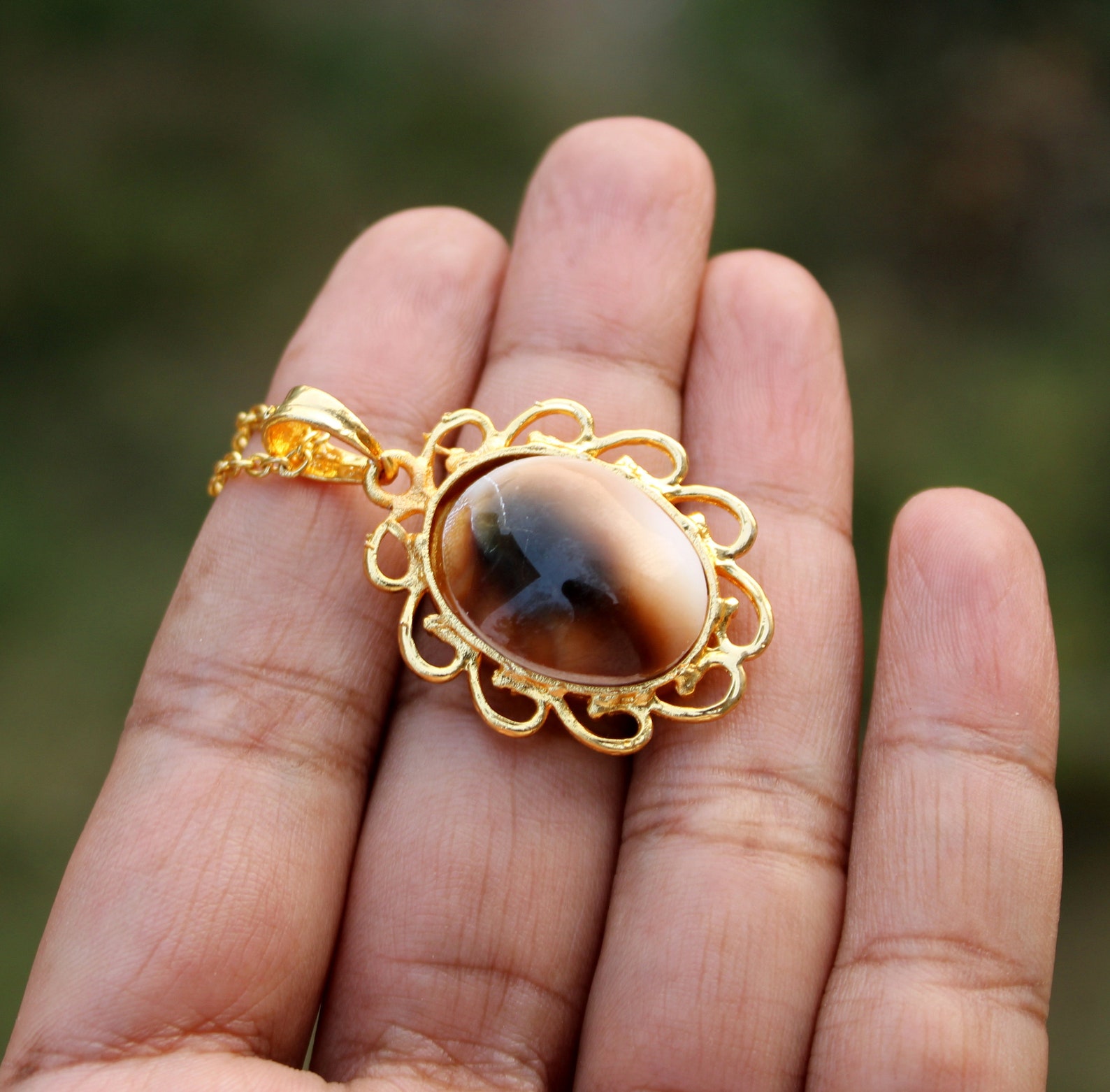 Natural Gomti Chakra Shell Pendant, Eye of Santa Lucia - Etsy