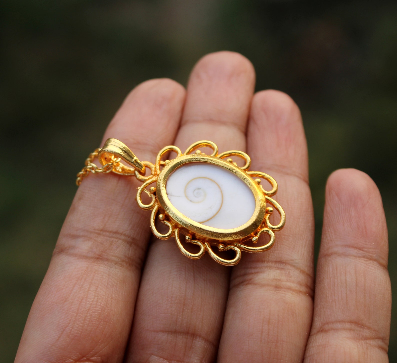Natural Gomti Chakra Shell Pendant, Eye of Santa Lucia - Etsy