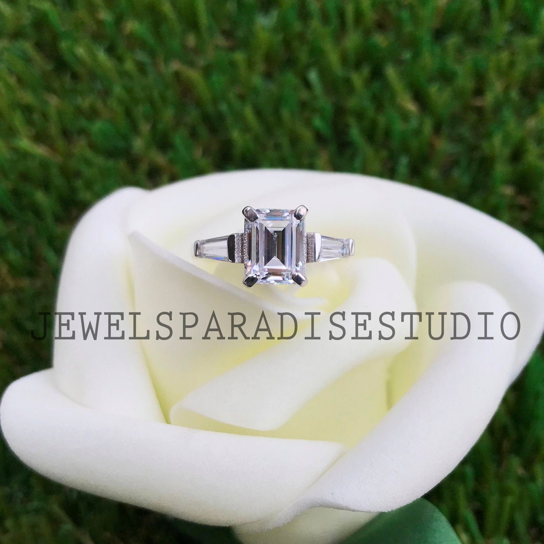 2.65CT Weißer Smaragd Geschliffener Lab Diamant Drei Stein Ring ...