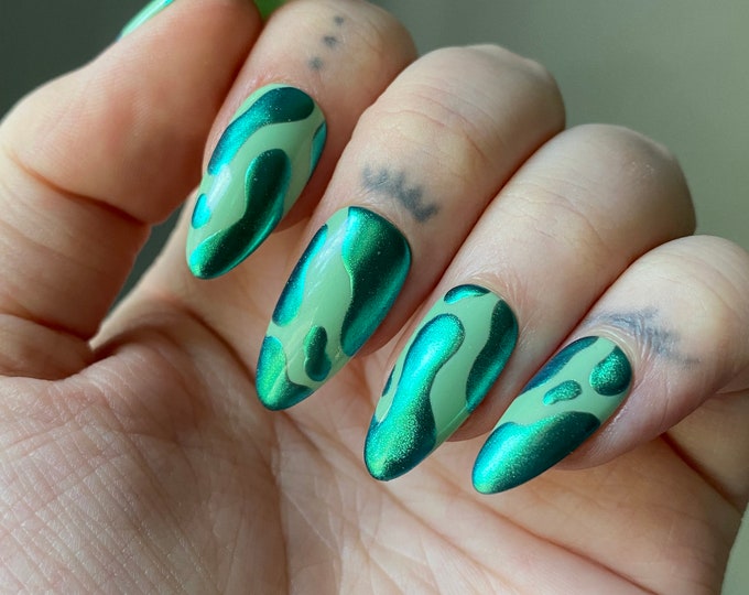 Green Chrome Blob PRESS ON NAILS Chrome Drip Nails, Metallic Nails ...