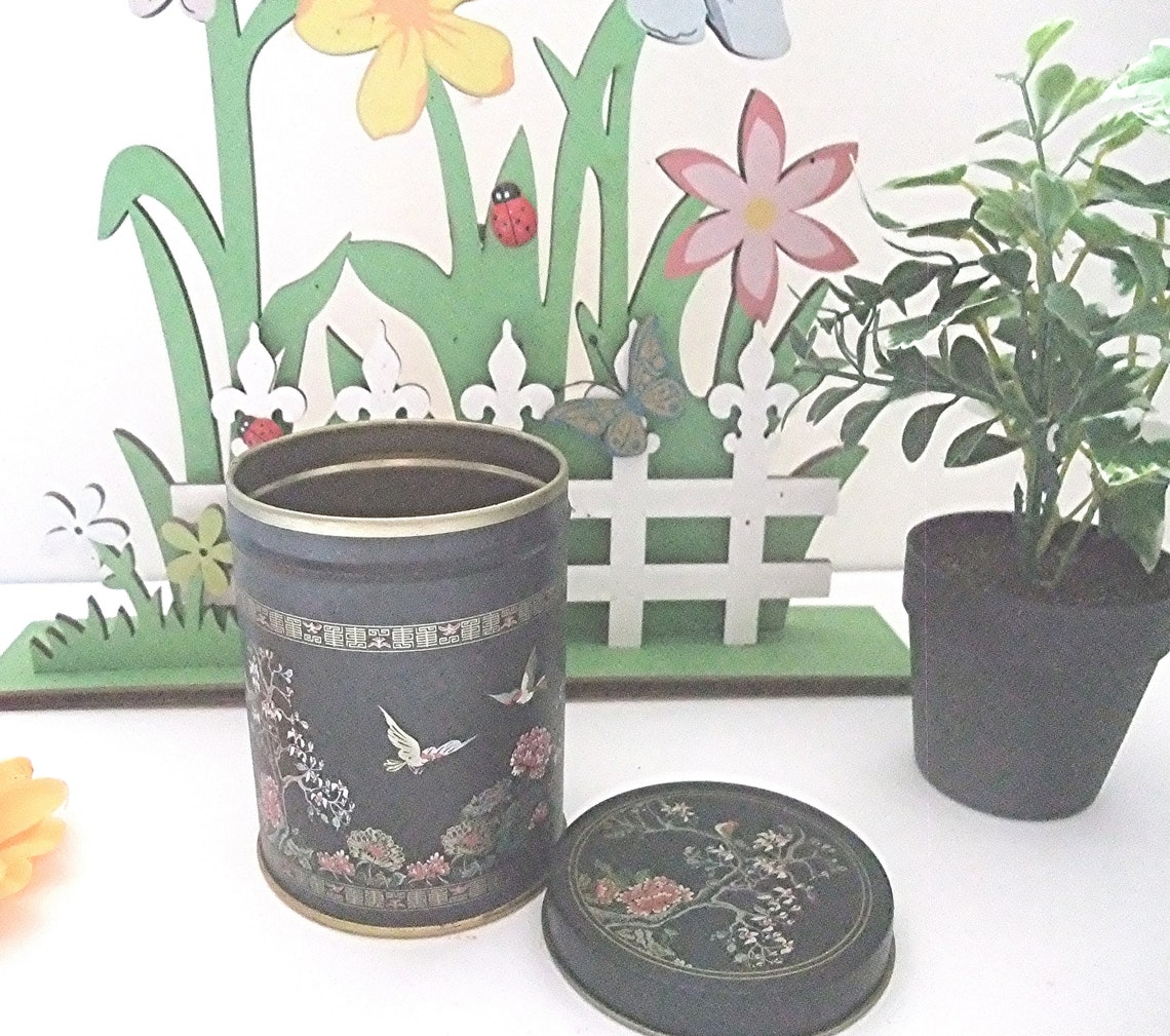 Boite métallique ronde finement décorée pouvant servir de boite à thé ...