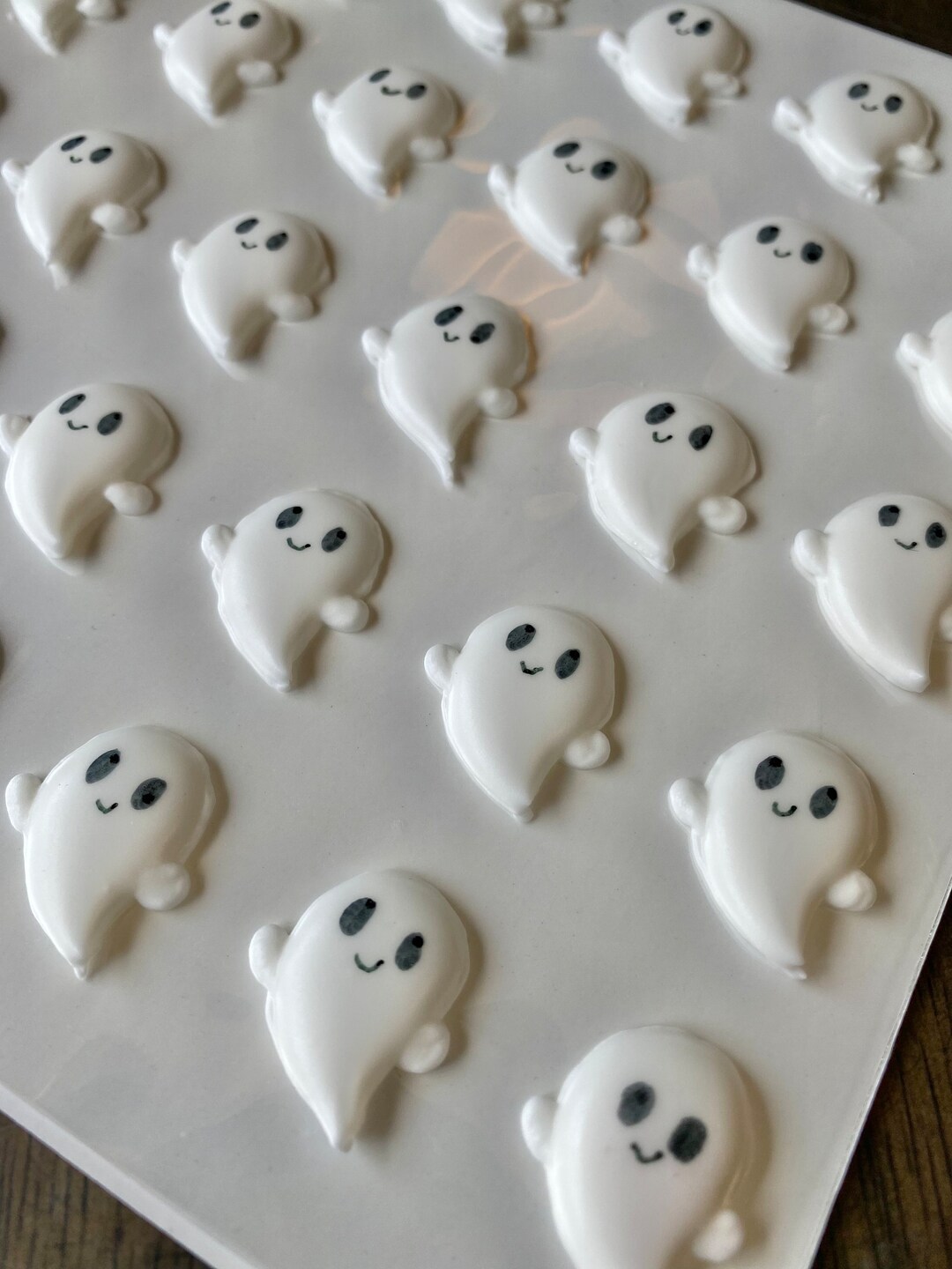 15 Royal Icing Ghosts I Royal Icing Transfers I Halloween Topper - Etsy