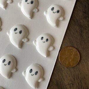 15 Royal Icing Ghosts I Royal Icing Transfers I Halloween Topper - Etsy