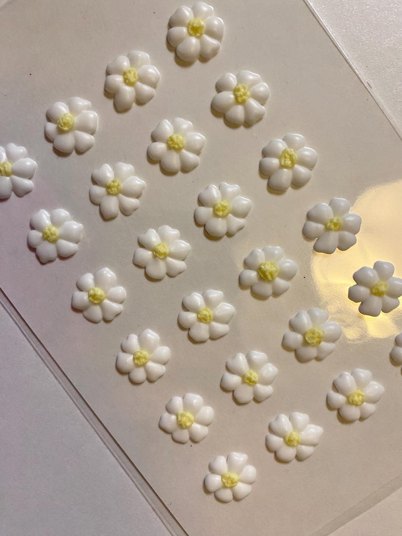 Royal Icing Daisies Transfers / Daisy Sprinkles - Etsy
