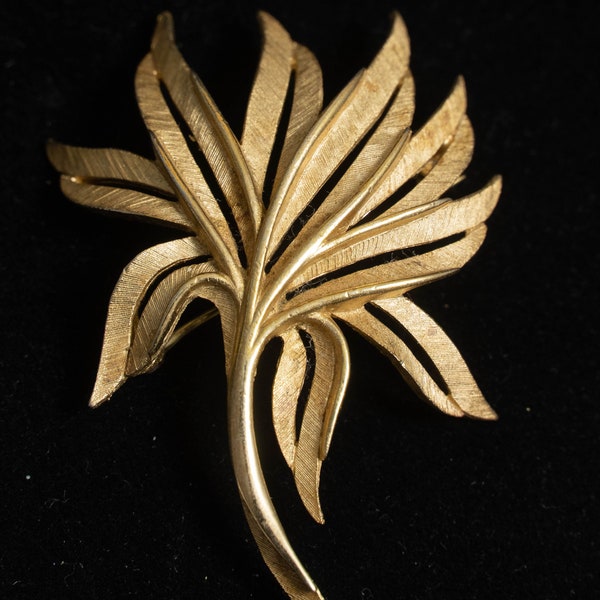 Trifari Pin Brooch - Etsy