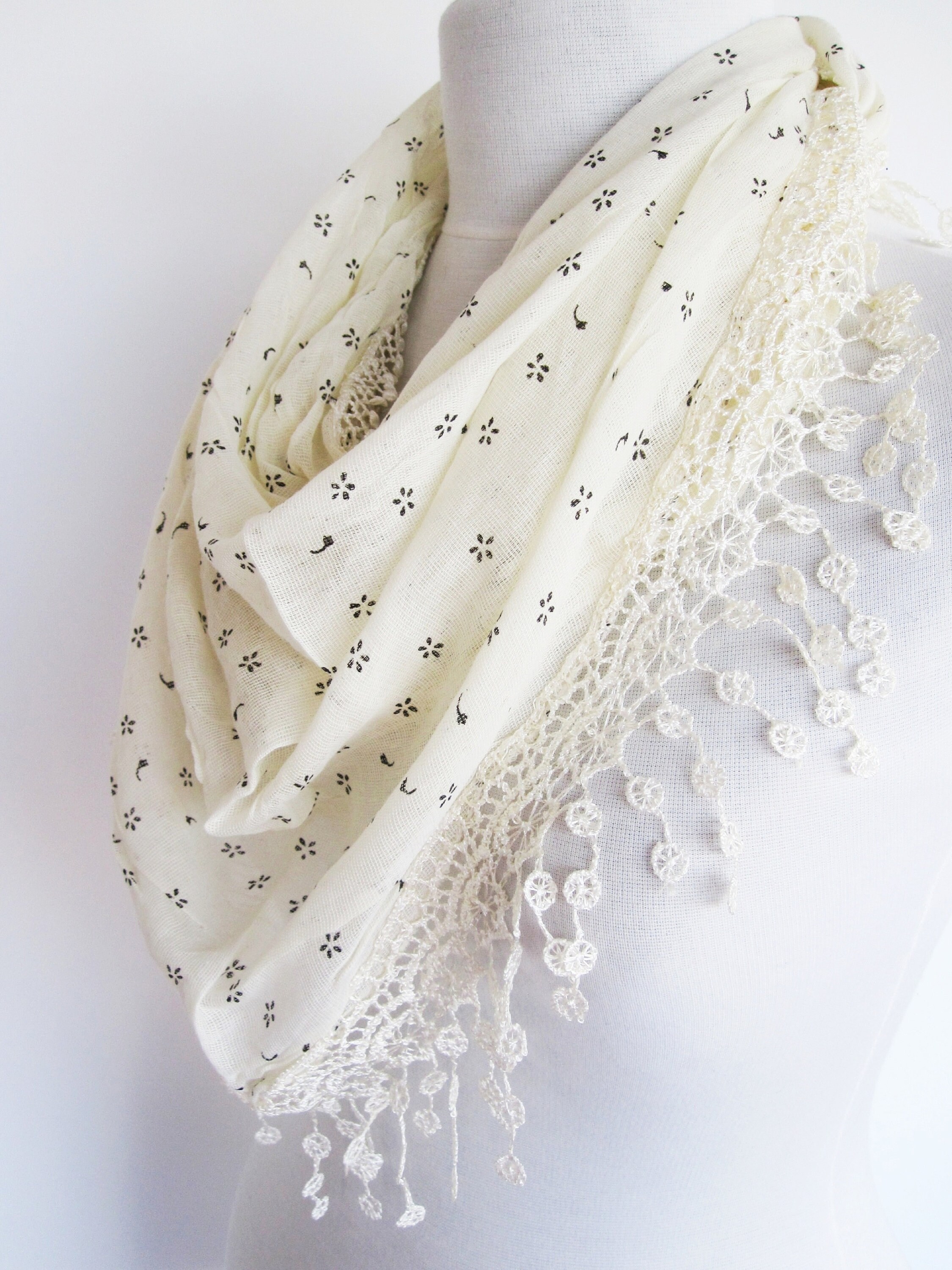 Cream Tiny Floral Pattern Triangle Cotton Scarf, Lace Trim Chic Scarf ...