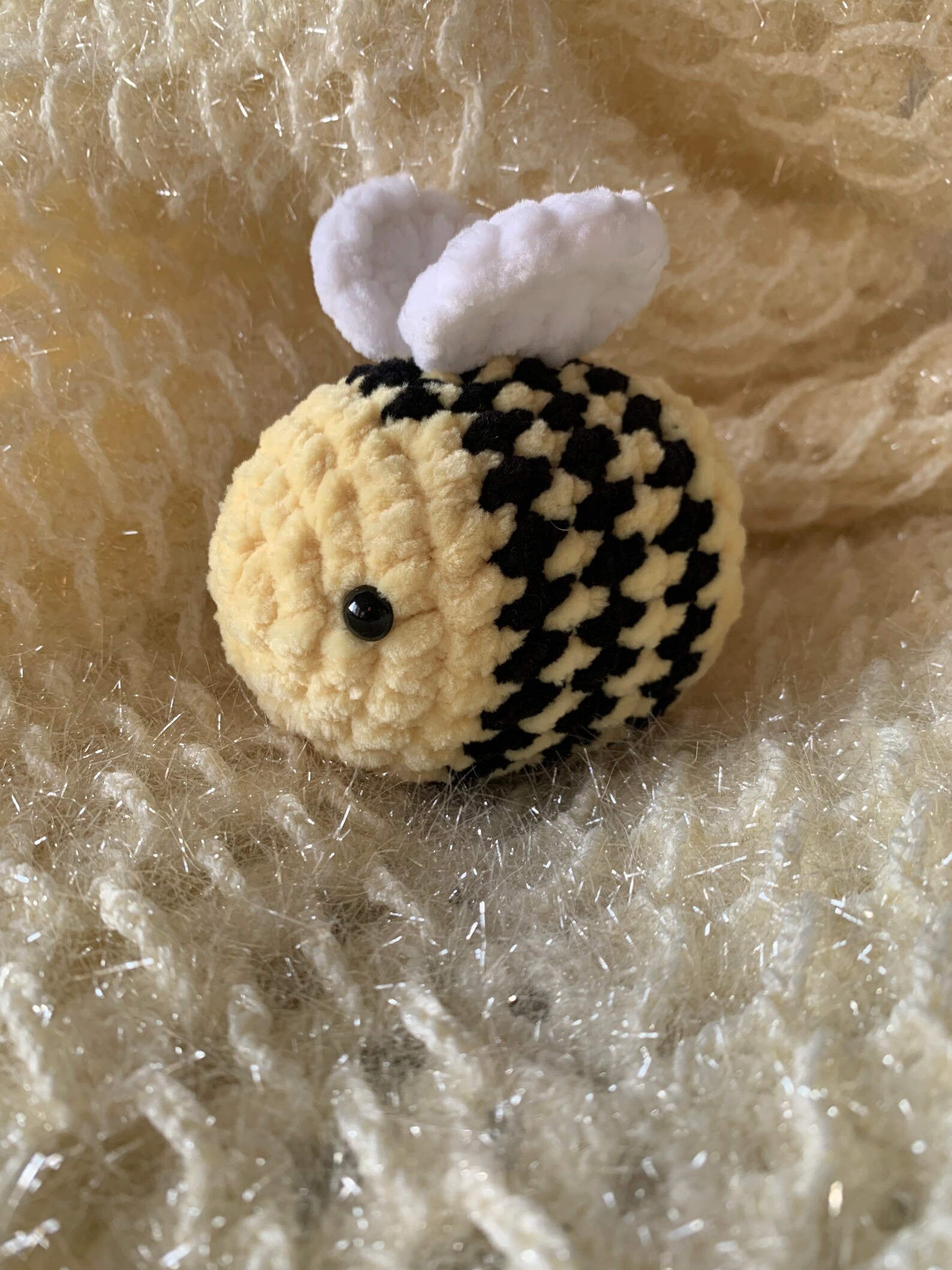 Stress bee / mini bee / crocheted / gift idea / stress ball - Etsy.de
